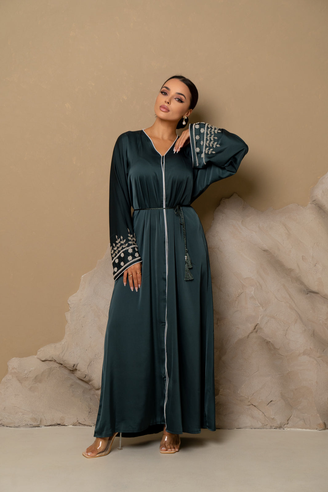 Dubai Handmade Abayas – The Modest Collective